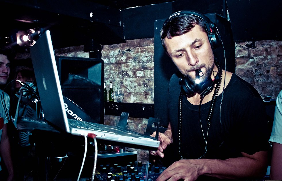 Introducing Berghain's finest Ryan Elliot - Distract