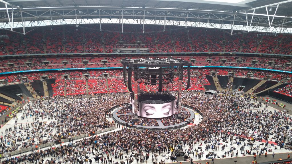 Adele-Tour-The-Finale-Wembley Stadium-Crowd-June-03_Distract TV - Distract
