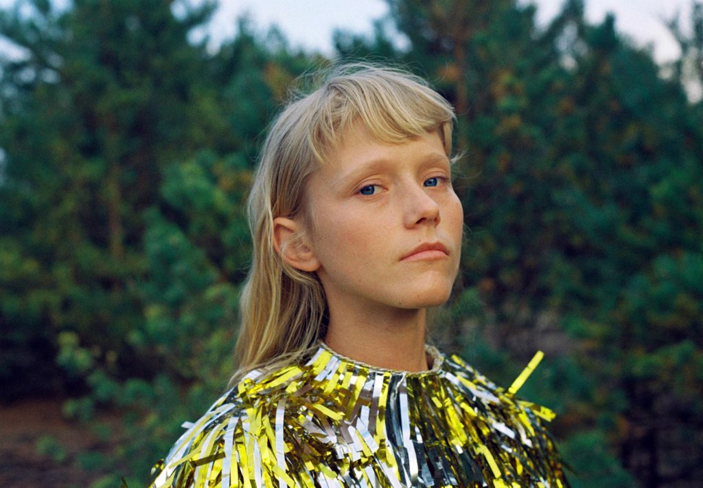 Meet honey, jazzy, spacey singer Alice Phoebe Lou - Distract